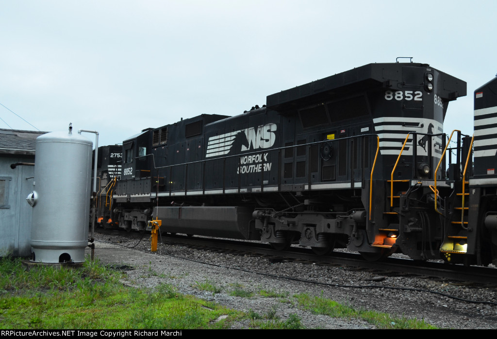 NS 8852